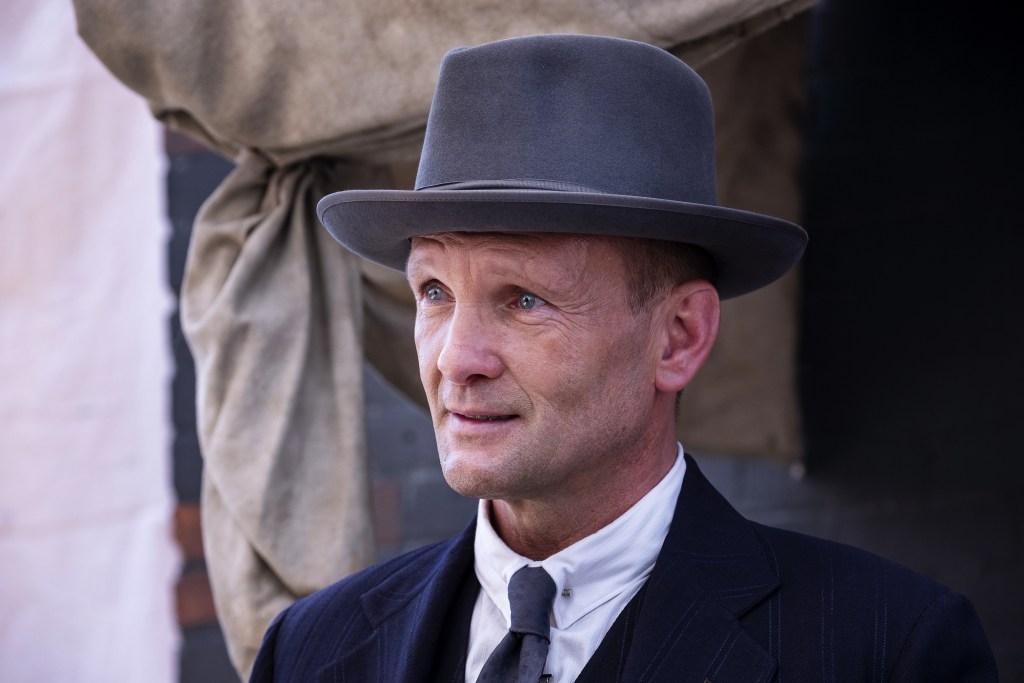 Perry Mason: Detective Ennis Finally Takes the Stand | Den of Geek